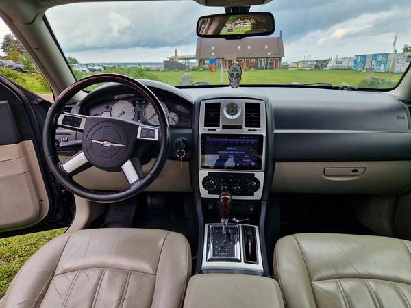 Chrysler 300C 2007 in Tallinn on AUTOMOTO.COM.LV Blue Chrysler 300C 2007 in Tallinn, with an engine capacity of 3.00 L and mileage of 382 thousand km for 2000 €, photo 9 on AUTOMOTO.COM.LV