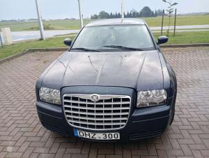 Blue Chrysler 300C 2008 in Jurbarkas, with an engine capacity of 2.74 L and mileage of 126 thousand km for 2950 €, photo 4 on AUTOMOTO.COM.LV
