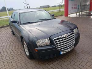 Blue Chrysler 300C 2008 in Jurbarkas, with an engine capacity of 2.74 L and mileage of 126 thousand km for 2950 €, photo 6 on AUTOMOTO.COM.LV