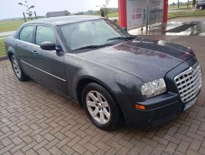 Blue Chrysler 300C 2008 in Jurbarkas, with an engine capacity of 2.74 L and mileage of 126 thousand km for 2950 €, photo 8 on AUTOMOTO.COM.LV