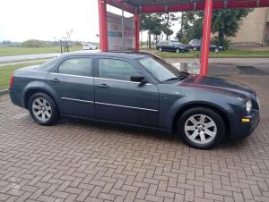 Blue Chrysler 300C 2008 in Jurbarkas, with an engine capacity of 2.74 L and mileage of 126 thousand km for 2950 €, photo 9 on AUTOMOTO.COM.LV