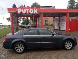 Blue Chrysler 300C 2008 in Jurbarkas, with an engine capacity of 2.74 L and mileage of 126 thousand km for 2950 €, photo 10 on AUTOMOTO.COM.LV