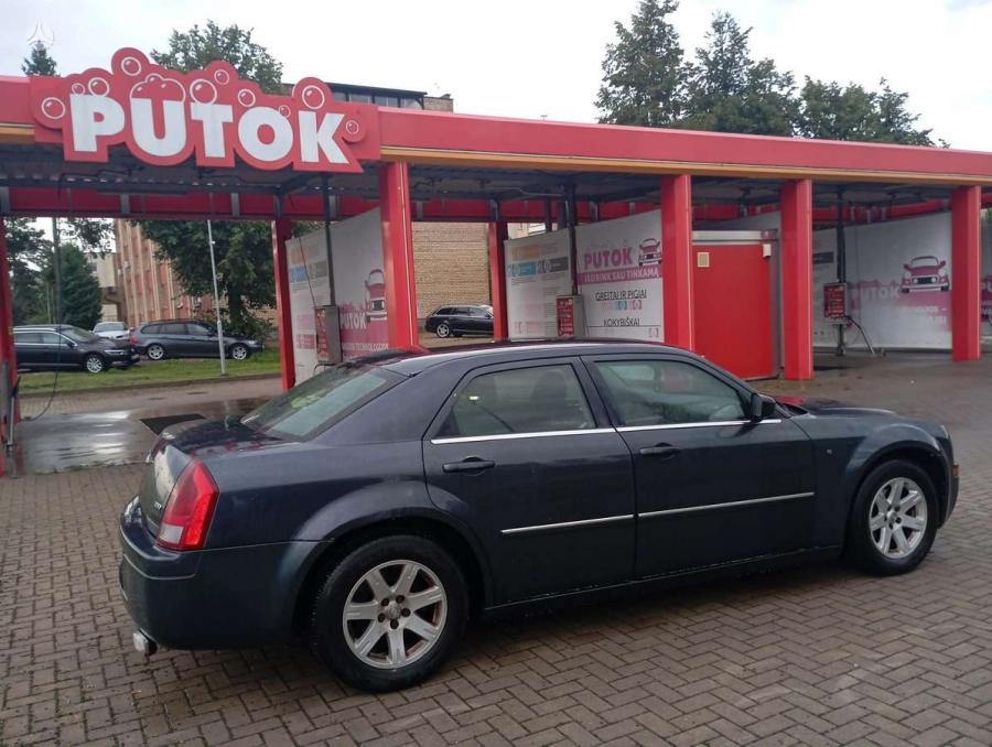 Zils Chrysler 300C 2008 Jurbarkas, ar dzinēja tilpumu 2.74 L un nobraukumu 126 tūkst. km par 2950 €, foto 13 vietnē AUTOMOTO.COM.LV