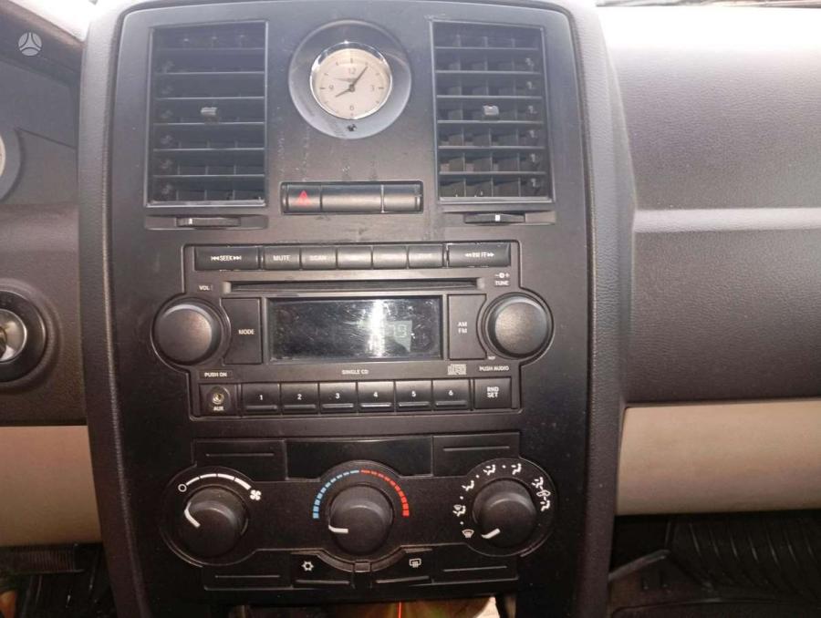Zils Chrysler 300C 2008 Jurbarkas, ar dzinēja tilpumu 2.74 L un nobraukumu 126 tūkst. km par 2950 €, foto 23 vietnē AUTOMOTO.COM.LV