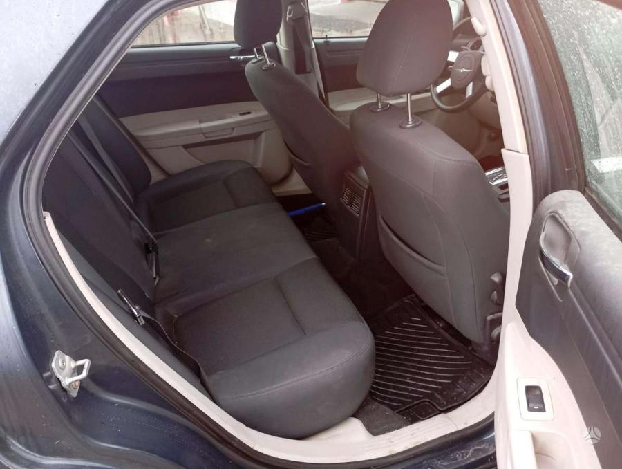Zils Chrysler 300C 2008 Jurbarkas, ar dzinēja tilpumu 2.74 L un nobraukumu 126 tūkst. km par 2950 €, foto 24 vietnē AUTOMOTO.COM.LV