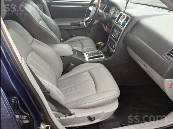 Zils Chrysler 300C 2006 Rīga, ar dzinēja tilpumu 3.00 L un nobraukumu 420 tūkst. km par 2500 €, foto 7 vietnē AUTOMOTO.COM.LV