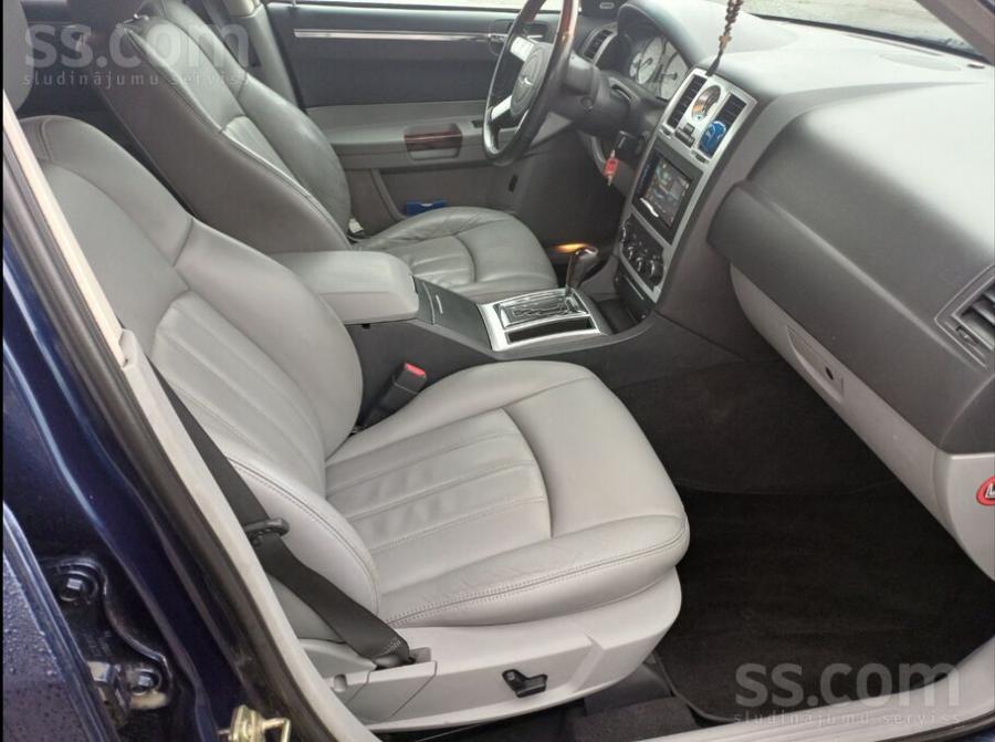 Zils Chrysler 300C 2006 Rīga, ar dzinēja tilpumu 3.00 L un nobraukumu 420 tūkst. km par 2500 €, foto 8 vietnē AUTOMOTO.COM.LV