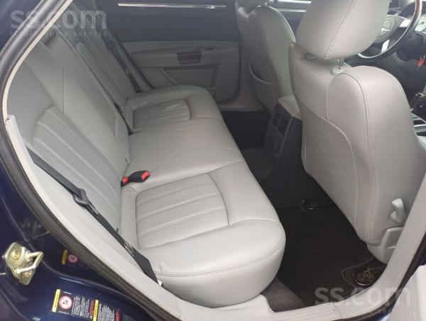 Zils Chrysler 300C 2006 Rīga, ar dzinēja tilpumu 3.00 L un nobraukumu 420 tūkst. km par 2500 €, foto 8 vietnē AUTOMOTO.COM.LV