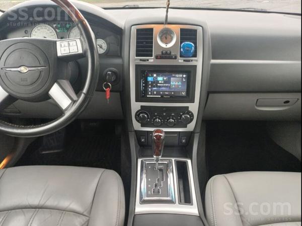 Zils Chrysler 300C 2006 Rīga, ar dzinēja tilpumu 3.00 L un nobraukumu 420 tūkst. km par 2500 €, foto 9 vietnē AUTOMOTO.COM.LV