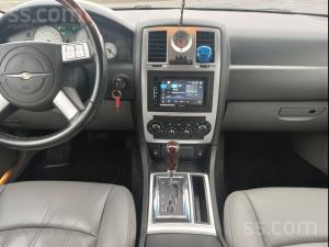 Zils Chrysler 300C 2006 Rīga, ar dzinēja tilpumu 3.00 L un nobraukumu 420 tūkst. km par 2500 €, foto 10 vietnē AUTOMOTO.COM.LV
