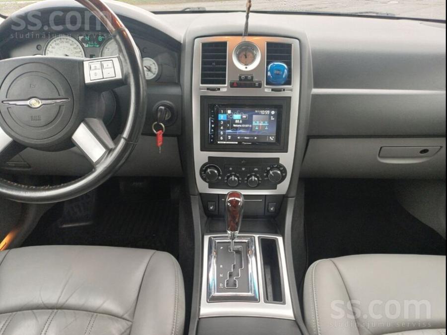 Zils Chrysler 300C 2006 Rīga, ar dzinēja tilpumu 3.00 L un nobraukumu 420 tūkst. km par 2500 €, foto 10 vietnē AUTOMOTO.COM.LV