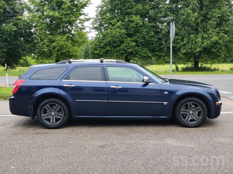 Blue Chrysler 300C 2006 in Ogre, with an engine capacity of 3.50 L and mileage of 290 thousand km for 1470 €, photo 4 on AUTOMOTO.COM.LV