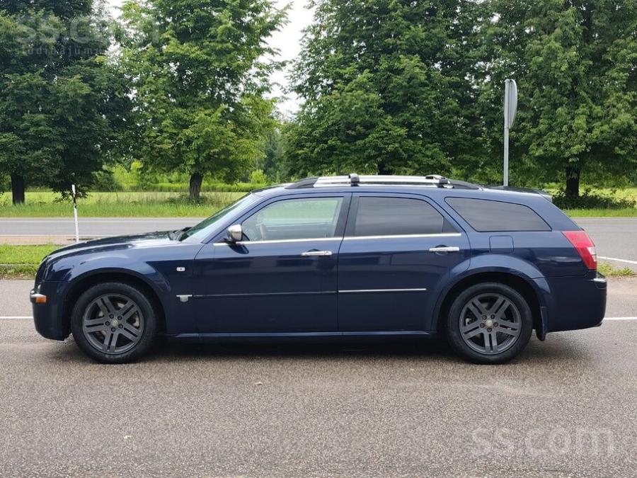 Blue Chrysler 300C 2006 in Ogre, with an engine capacity of 3.50 L and mileage of 290 thousand km for 1470 €, photo 5 on AUTOMOTO.COM.LV