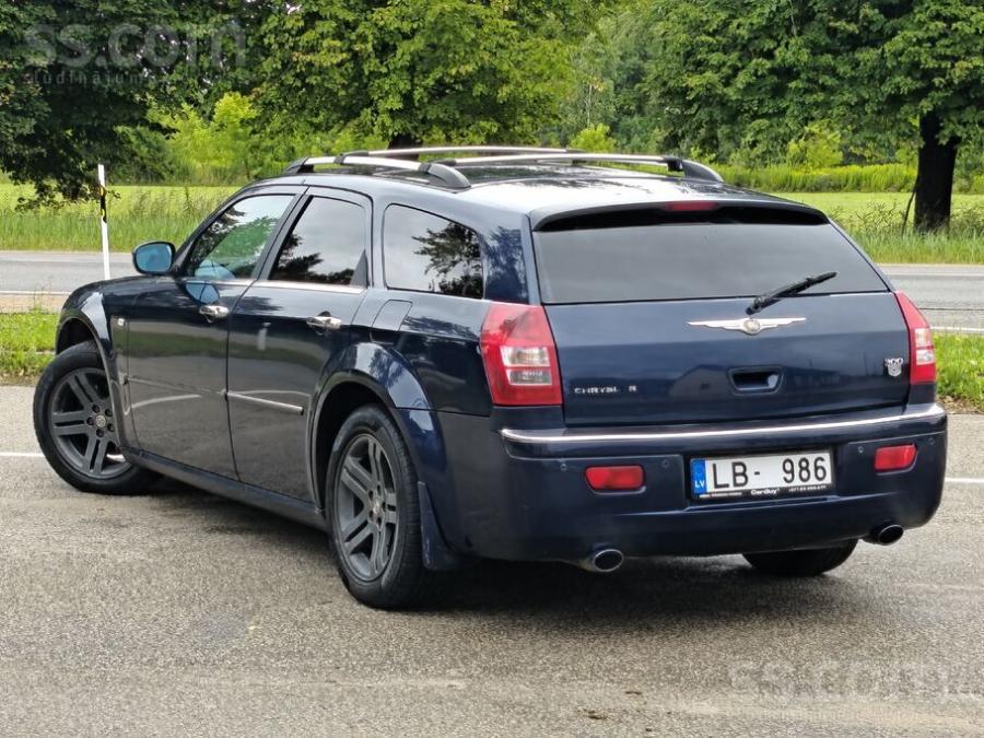 Blue Chrysler 300C 2006 in Ogre, with an engine capacity of 3.50 L and mileage of 290 thousand km for 1470 €, photo 6 on AUTOMOTO.COM.LV