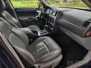 Blue Chrysler 300C 2006 in Ogre, with an engine capacity of 3.50 L and mileage of 290 thousand km for 1470 €, photo 10 on AUTOMOTO.COM.LV