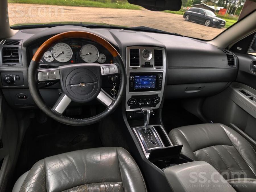 Blue Chrysler 300C 2006 in Ogre, with an engine capacity of 3.50 L and mileage of 290 thousand km for 1470 €, photo 13 on AUTOMOTO.COM.LV
