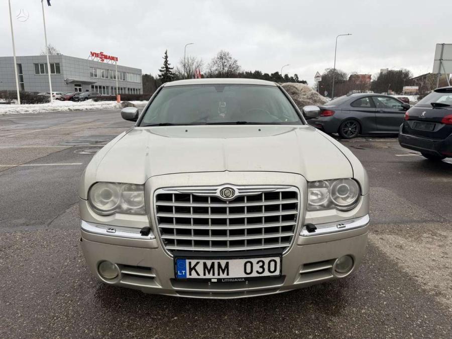 Brūns Chrysler 300C 2007 Viļņa, ar dzinēja tilpumu 2.99 L un nobraukumu 399 tūkst. km par 1450 €, foto 3 vietnē AUTOMOTO.COM.LV