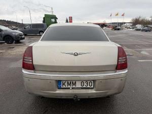 Brūns Chrysler 300C 2007 Viļņa, ar dzinēja tilpumu 2.99 L un nobraukumu 399 tūkst. km par 1450 €, foto 4 vietnē AUTOMOTO.COM.LV