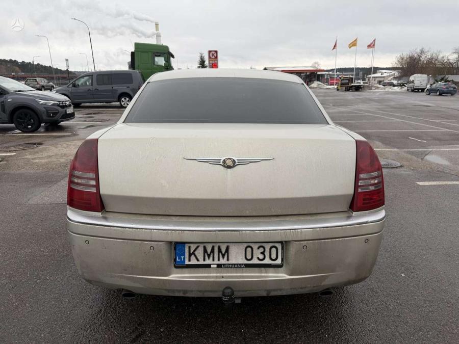 Brūns Chrysler 300C 2007 Viļņa, ar dzinēja tilpumu 2.99 L un nobraukumu 399 tūkst. km par 1450 €, foto 4 vietnē AUTOMOTO.COM.LV