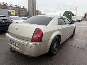 Brūns Chrysler 300C 2007 Viļņa, ar dzinēja tilpumu 2.99 L un nobraukumu 399 tūkst. km par 1450 €, foto 5 vietnē AUTOMOTO.COM.LV