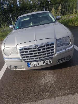 Brūns Chrysler 300C 2007 Viļņa, ar dzinēja tilpumu 3.00 L un nobraukumu 300 tūkst. km par 1650 €, foto 3 vietnē AUTOMOTO.COM.LV