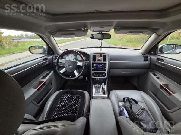 Brūns Chrysler 300C 2006 Daugavpils, ar dzinēja tilpumu 3.00 L un nobraukumu 0 tūkst. km par 3600 €, foto 6 vietnē AUTOMOTO.COM.LV