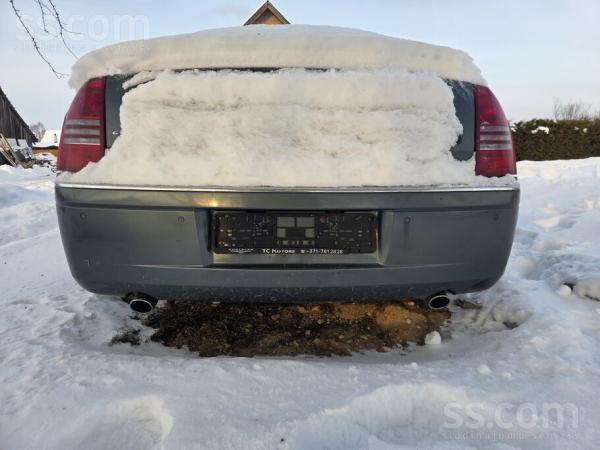 Green Chrysler 300C 2004 in Dobele, with an engine capacity of 5.70 L and mileage of 218 thousand km for 1500 €, photo 1 on AUTOMOTO.COM.LV