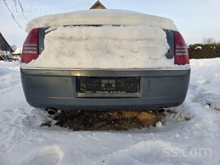 Green Chrysler 300C 2004 in Dobele, with an engine capacity of 5.70 L and mileage of 218 thousand km for 1500 €, photo 1 on AUTOMOTO.COM.LV