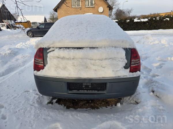 Зеленый Крайслер 300C 2004 в Добеле, объемом двигателя 5.70 л и пробегом 218 тыс. км за 1500 €, фото 2 на AUTOMOTO.COM.LV