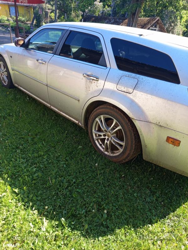 Pelēks Chrysler 300C 2005 Tallina, ar dzinēja tilpumu 2.70 L un nobraukumu 0 tūkst. km par 1500 €, foto 2 vietnē AUTOMOTO.COM.LV