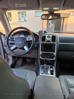 Pelēks Chrysler 300C 2006 Tallina, ar dzinēja tilpumu 3.00 L un nobraukumu 0 tūkst. km par 5500 €, foto 6 vietnē AUTOMOTO.COM.LV