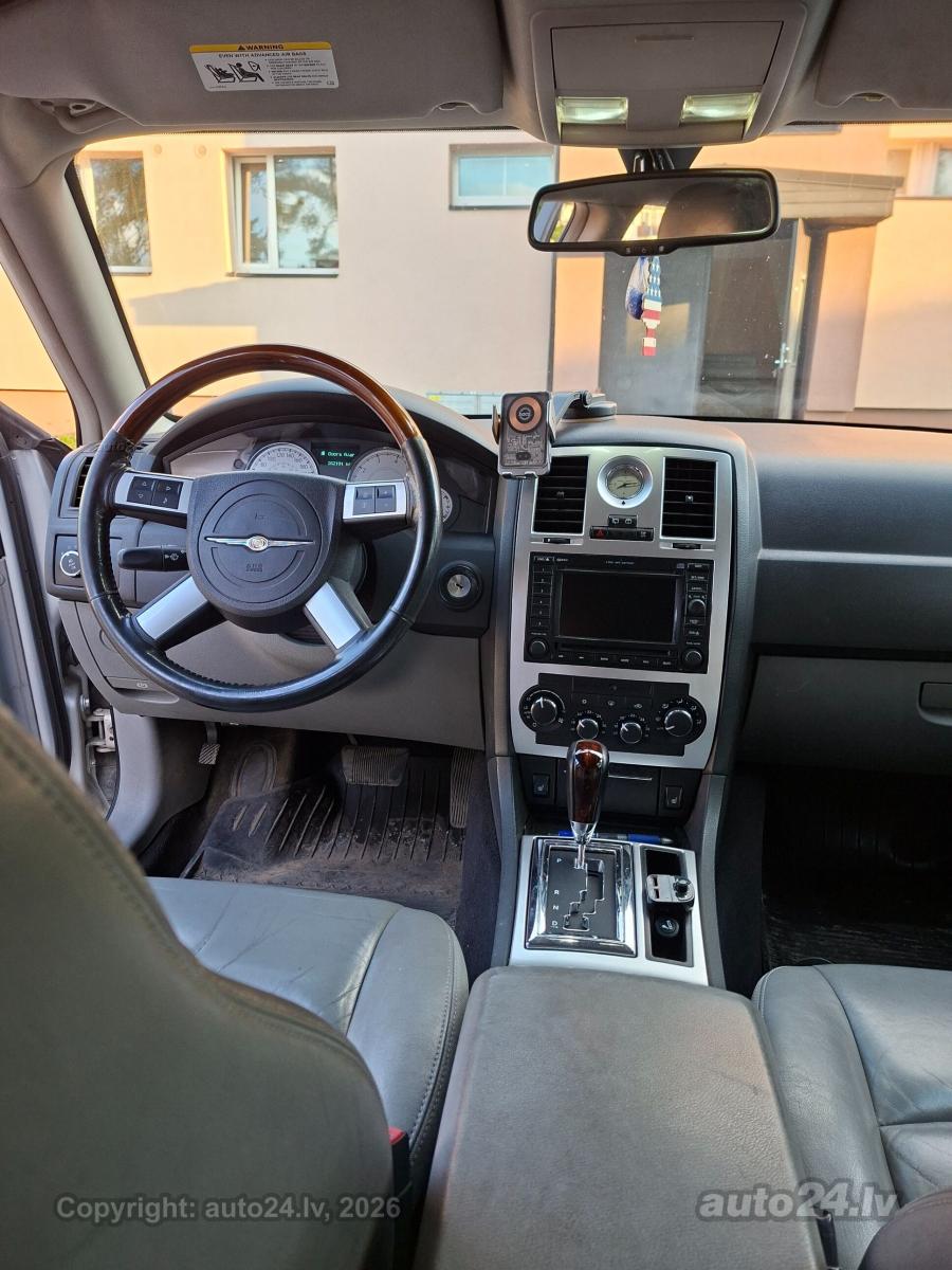 Pelēks Chrysler 300C 2006 Tallina, ar dzinēja tilpumu 3.00 L un nobraukumu 0 tūkst. km par 5500 €, foto 6 vietnē AUTOMOTO.COM.LV