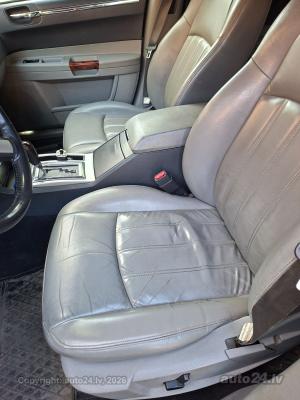 Pelēks Chrysler 300C 2006 Tallina, ar dzinēja tilpumu 3.00 L un nobraukumu 0 tūkst. km par 5500 €, foto 7 vietnē AUTOMOTO.COM.LV