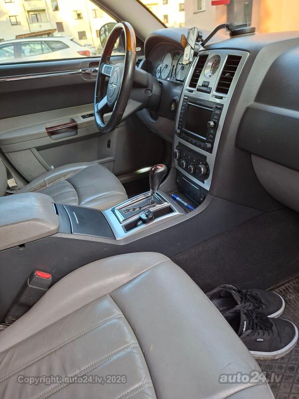 Pelēks Chrysler 300C 2006 Tallina, ar dzinēja tilpumu 3.00 L un nobraukumu 0 tūkst. km par 5500 €, foto 7 vietnē AUTOMOTO.COM.LV
