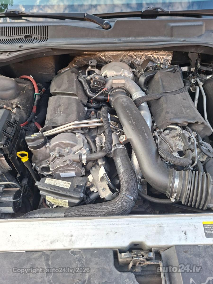 Pelēks Chrysler 300C 2006 Tallina, ar dzinēja tilpumu 3.00 L un nobraukumu 0 tūkst. km par 5500 €, foto 14 vietnē AUTOMOTO.COM.LV