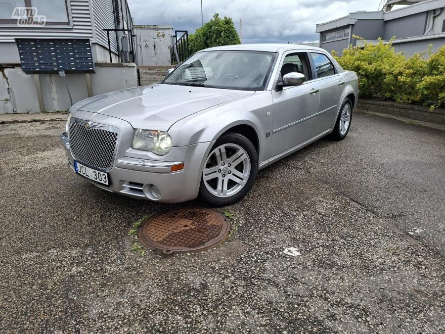 Pelēks Chrysler 300C 2007 Viļņa, ar dzinēja tilpumu 3.00 L un nobraukumu 370 tūkst. km par 2000 €, foto 1 vietnē AUTOMOTO.COM.LV