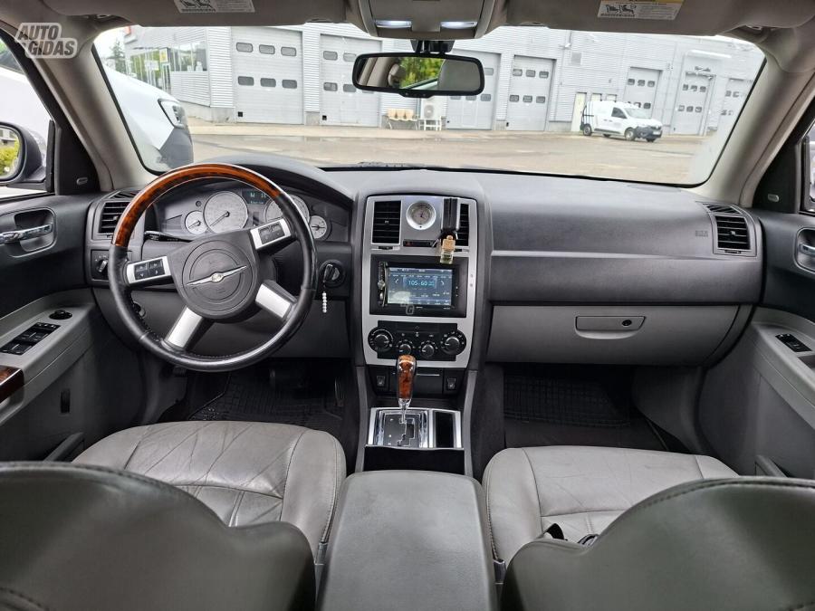 Pelēks Chrysler 300C 2007 Viļņa, ar dzinēja tilpumu 3.00 L un nobraukumu 370 tūkst. km par 2000 €, foto 4 vietnē AUTOMOTO.COM.LV