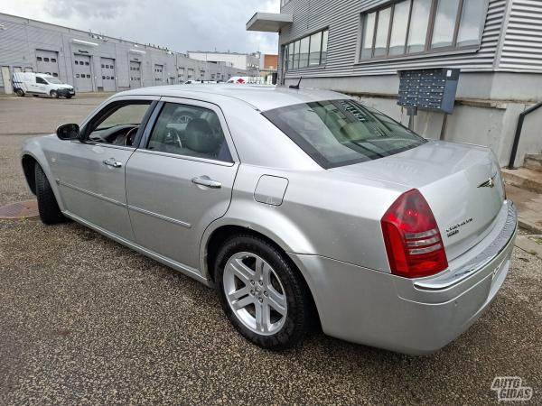 Chrysler 300C 2007 Viļņa vietnē Pelēks Chrysler 300C 2007 Viļņa, ar dzinēja tilpumu 3.00 L un nobraukumu 370 tūkst. km par 2000 €, foto 5 vietnē AUTOMOTO.COM.LV