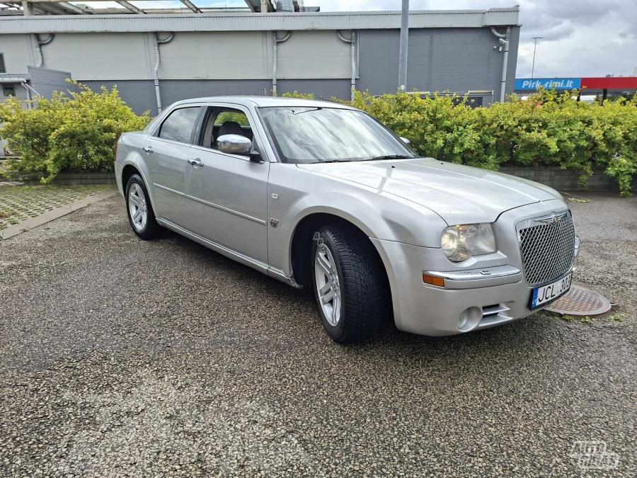 Pelēks Chrysler 300C 2007 Viļņa, ar dzinēja tilpumu 3.00 L un nobraukumu 370 tūkst. km par 2000 €, foto 7 vietnē AUTOMOTO.COM.LV