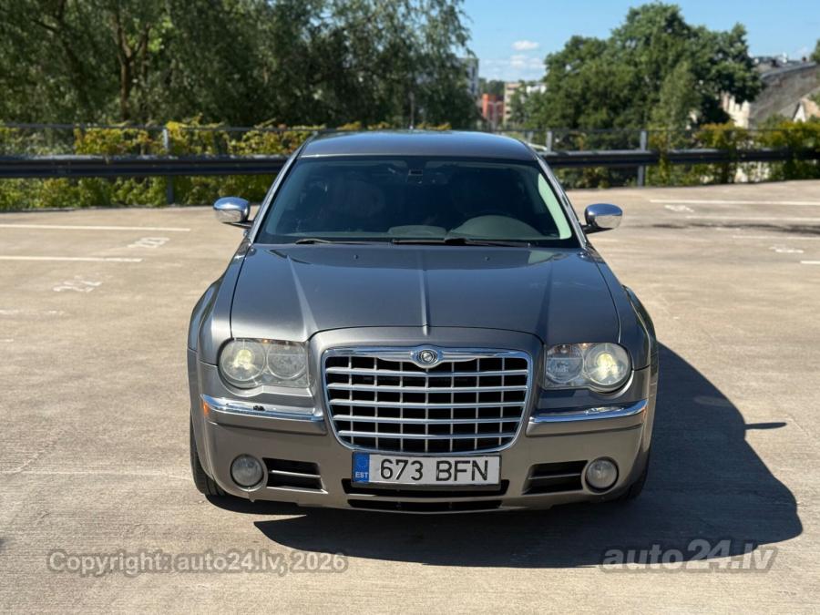 Grey Chrysler 300C 2009 in Tartu, with an engine capacity of 3.00 L and mileage of 225 thousand km for 2599 €, photo 3 on AUTOMOTO.COM.LV