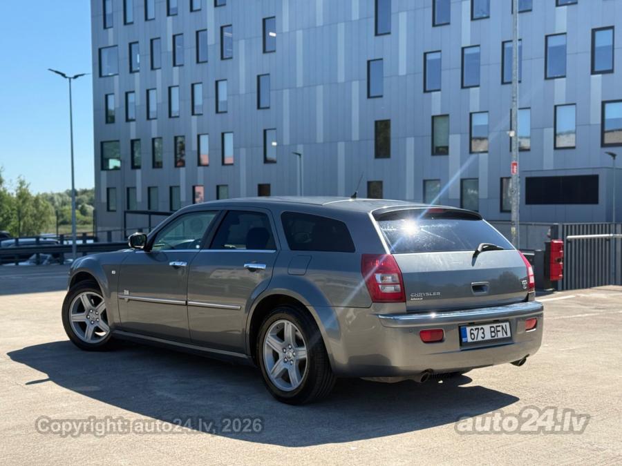 Grey Chrysler 300C 2009 in Tartu, with an engine capacity of 3.00 L and mileage of 225 thousand km for 2599 €, photo 7 on AUTOMOTO.COM.LV