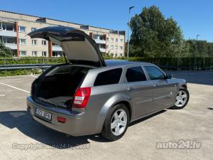 Grey Chrysler 300C 2009 in Tartu, with an engine capacity of 3.00 L and mileage of 225 thousand km for 2599 €, photo 10 on AUTOMOTO.COM.LV