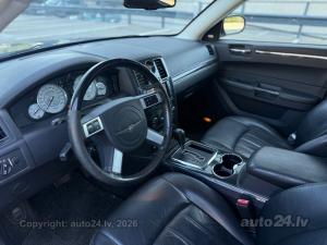 Grey Chrysler 300C 2009 in Tartu, with an engine capacity of 3.00 L and mileage of 225 thousand km for 2599 €, photo 11 on AUTOMOTO.COM.LV