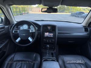 Grey Chrysler 300C 2009 in Tartu, with an engine capacity of 3.00 L and mileage of 225 thousand km for 2599 €, photo 12 on AUTOMOTO.COM.LV