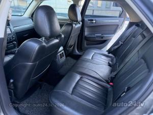 Grey Chrysler 300C 2009 in Tartu, with an engine capacity of 3.00 L and mileage of 225 thousand km for 2599 €, photo 14 on AUTOMOTO.COM.LV