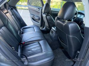 Grey Chrysler 300C 2009 in Tartu, with an engine capacity of 3.00 L and mileage of 225 thousand km for 2599 €, photo 15 on AUTOMOTO.COM.LV