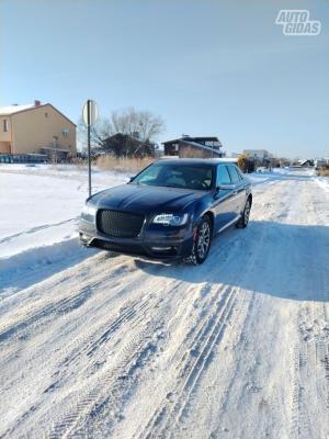 Pelēks Chrysler 300C 2016 Kauņa, ar dzinēja tilpumu 3.60 L un nobraukumu 160 tūkst. km par 12800 €, foto 1 vietnē AUTOMOTO.COM.LV