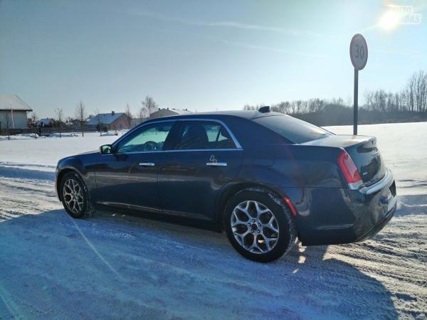 Grey Chrysler 300C 2016 in Kaunas, with an engine capacity of 3.60 L and mileage of 160 thousand km for 12800 €, photo 3 on AUTOMOTO.COM.LV