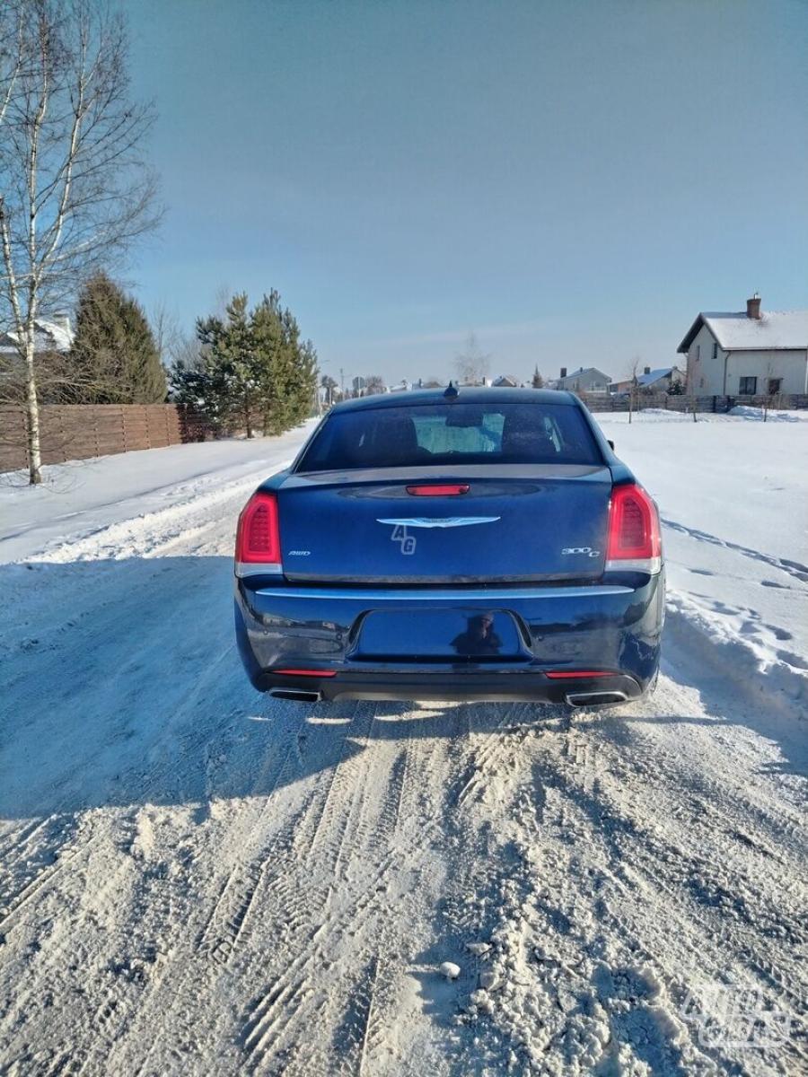 Pelēks Chrysler 300C 2016 Kauņa, ar dzinēja tilpumu 3.60 L un nobraukumu 160 tūkst. km par 12800 €, foto 4 vietnē AUTOMOTO.COM.LV