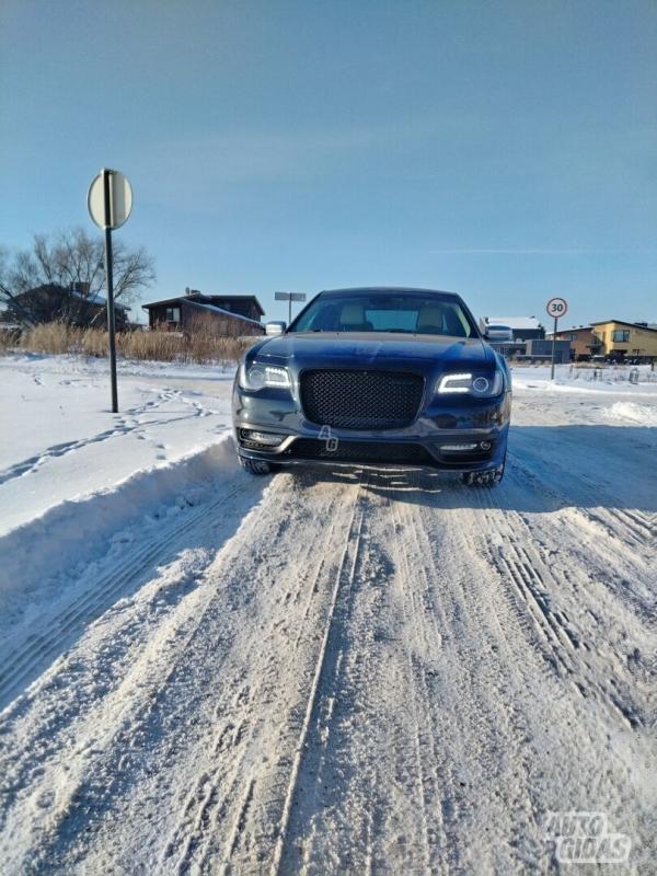 Grey Chrysler 300C 2016 in Kaunas, with an engine capacity of 3.60 L and mileage of 160 thousand km for 12800 €, photo 5 on AUTOMOTO.COM.LV